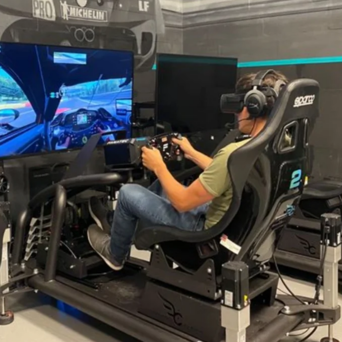 Sim racing with a triple monitor setup, ultra wide monitor or VR ...